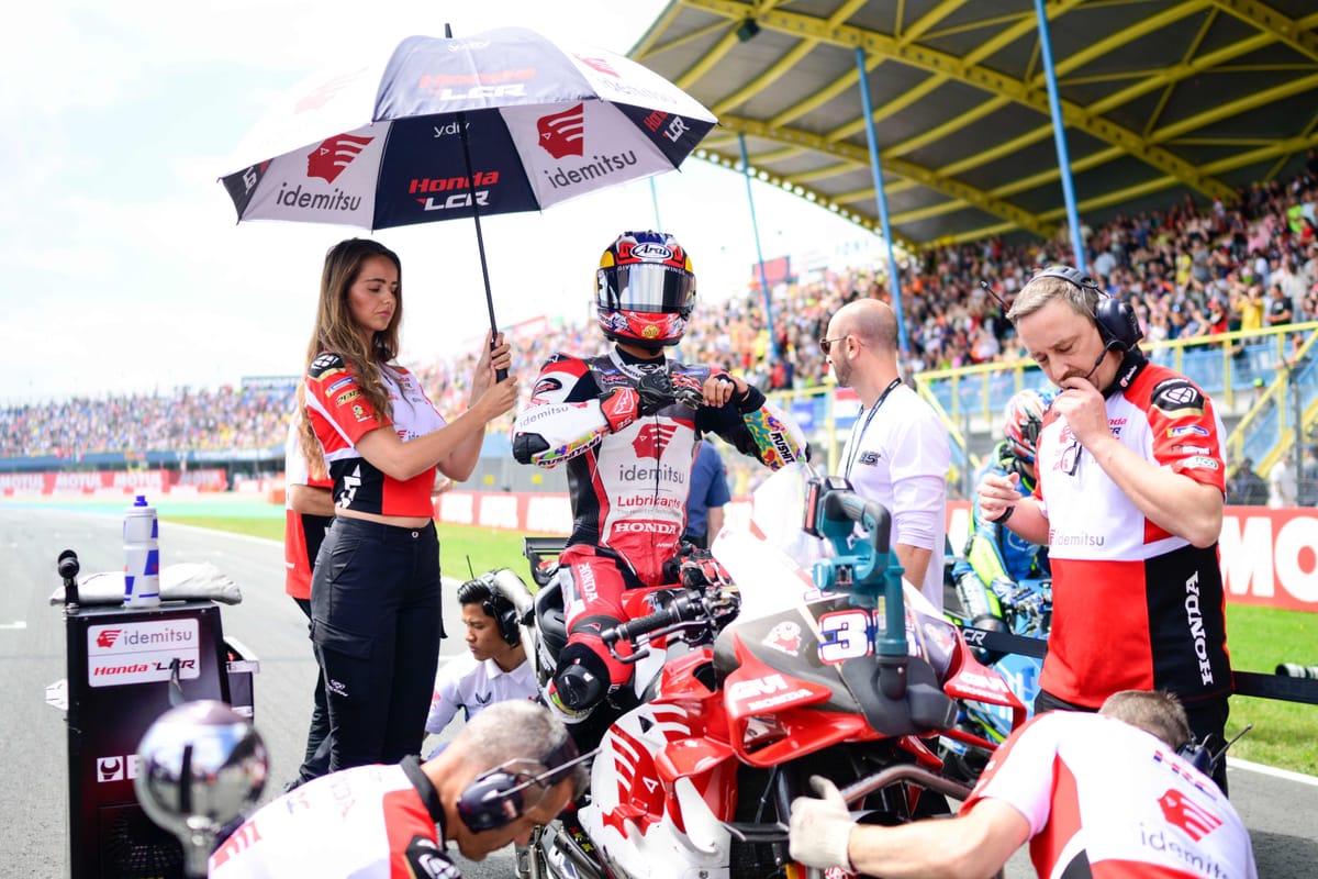 Wingett kay desnuda she unlatched that entrance and had a