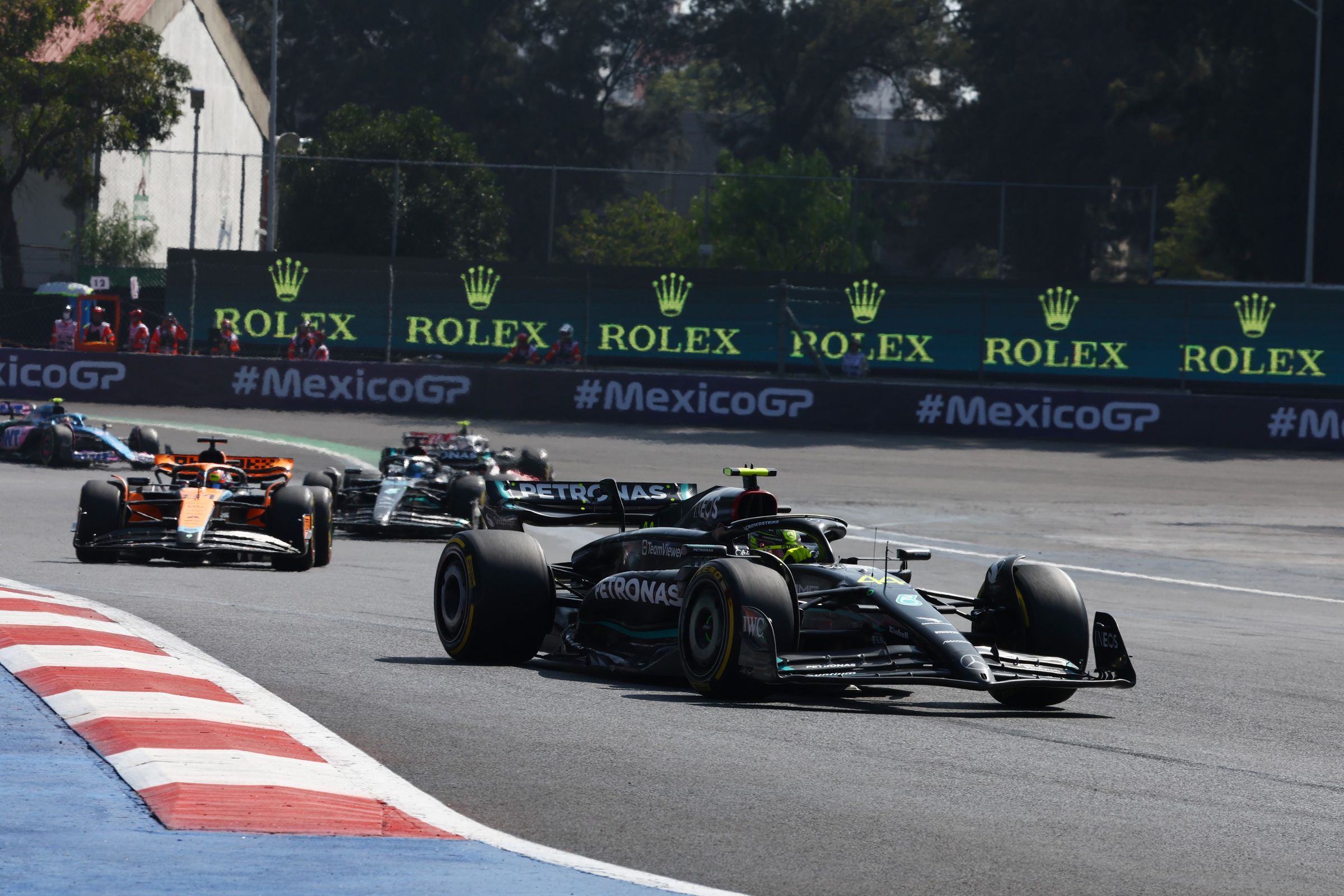 Russell needs to prove his theory about stark Hamilton contrast - The Race